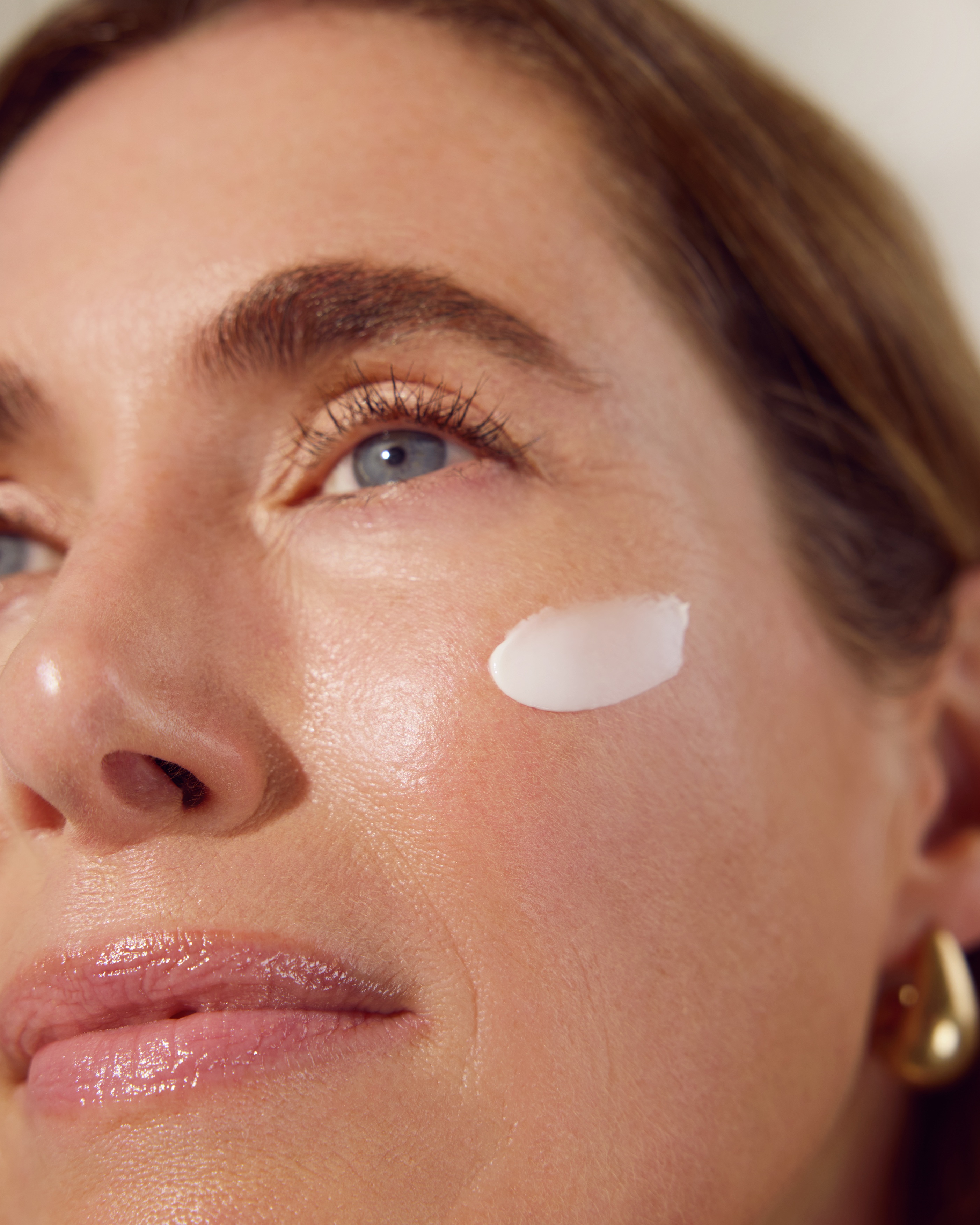 Smile Lines: Causes & Care for Nasolabial Folds | NIVEA